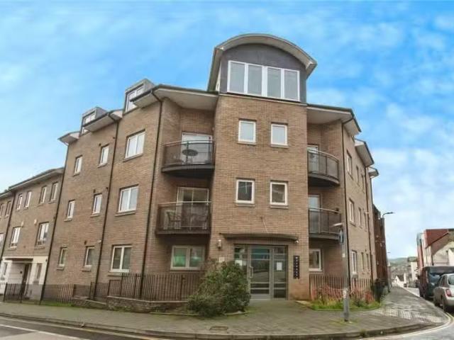 Deal! 2 BA 2 bedroom property for rent in Augusta Court, Marke.