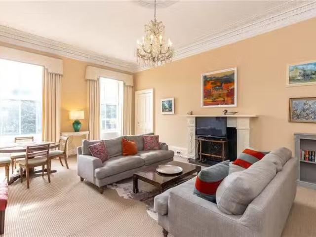 Deal! 2 BA 3 bedroom apartment for rent in Regent Terrace, Cal.
