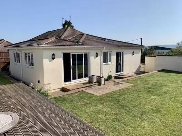 New 2 BA 3 bedroom bungalow for rent in Adderwell Close, Frome.