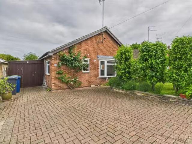 Charming 2 BA 3 bedroom detached bungalow for rent in Oslars W.
