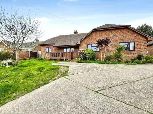 Unique 2 BA 3 bedroom Detached Bungalow to rent, Cherry Lane.