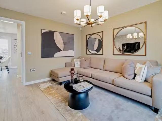 New 2 BA 3 bedroom detached house for rent in Dee Gardens, Wel.