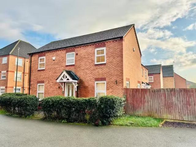 New 2 BA 3 bedroom detached house for rent in Thames Way, Hilt.