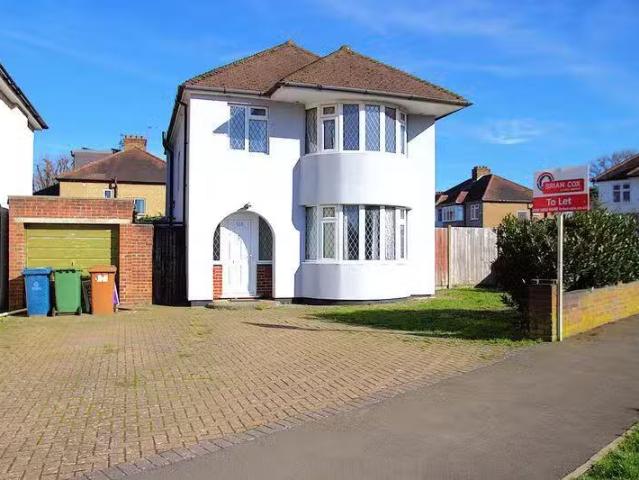 New 2 BA 3 bedroom detached house for rent in The Ridgeway, Ha.