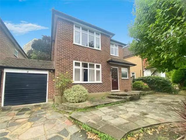 Nice 2 BA 3 bedroom Detached House to rent, Effingham Close, S.