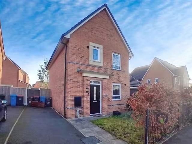 Deal! 2 BA 3 bedroom Detached House to rent, Hawthorn Avenue.
