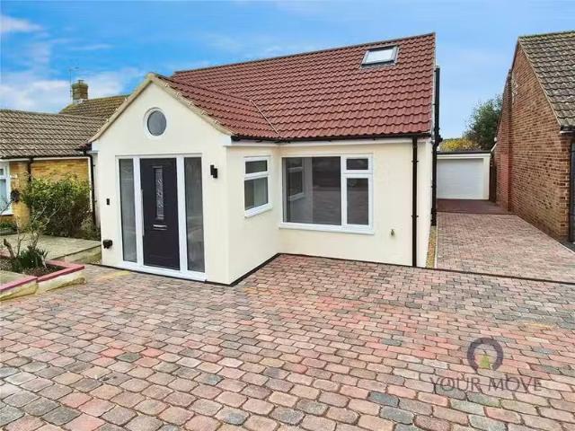 Rental! 2 BA 3 bedroom Detached House to rent, Paddock Gardens.