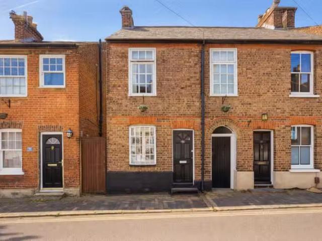 Nice 2 BA 3 bedroom end of terrace house for rent in Sopwell L.