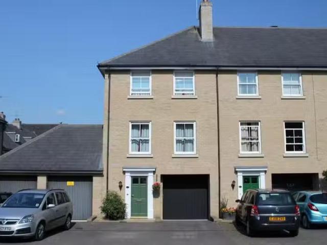 Cheap 2 BA 3 bedroom end of terrace house for rent in Qwysson.
