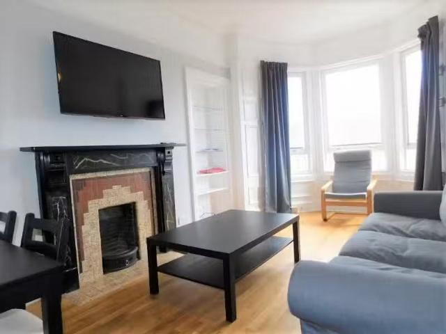 Cheap 2 BA 3 bedroom flat for rent in 208, Morningside Road, E.