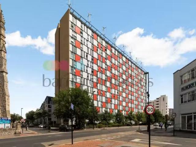 Rental! 2 BA 3 bedroom flat for rent in London Road, CROYDON.