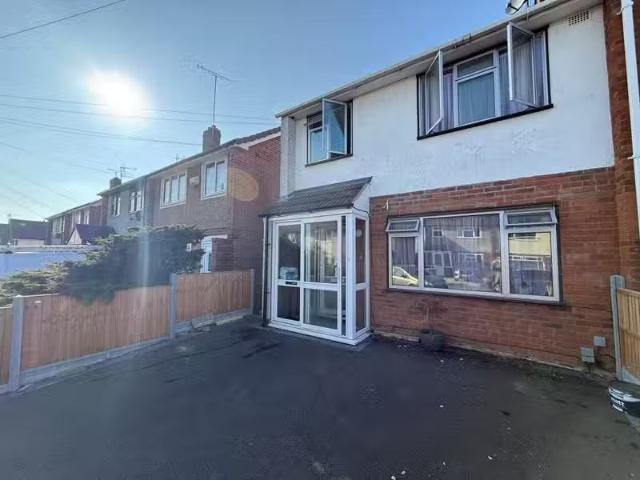 Rental! 2 BA 3 bedroom house for rent in Kentmere Close, CV2