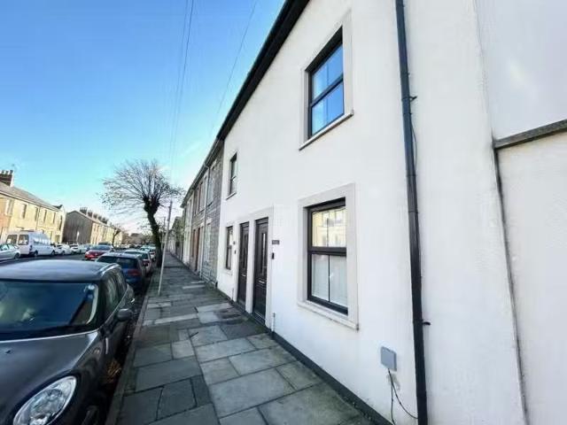 Unique 2 BA 3 bedroom house for rent in Plassey Street, Penart.