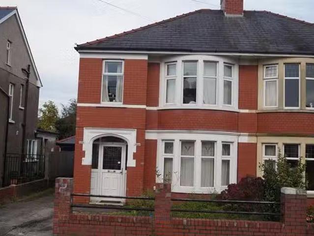 Charming 2 BA 3 bedroom semi detached house for rent in 8 St..
