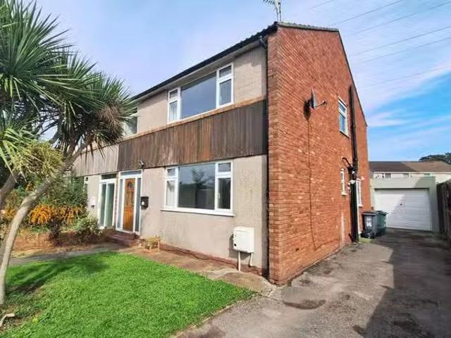 Nice 2 BA 3 bedroom semi detached house for rent in Cleeve Dri.