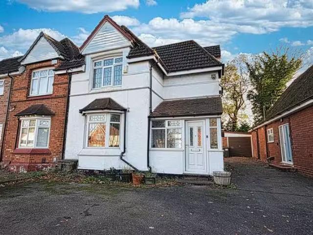 New 2 BA 3 bedroom semi detached house for rent in Hamlet Road.
