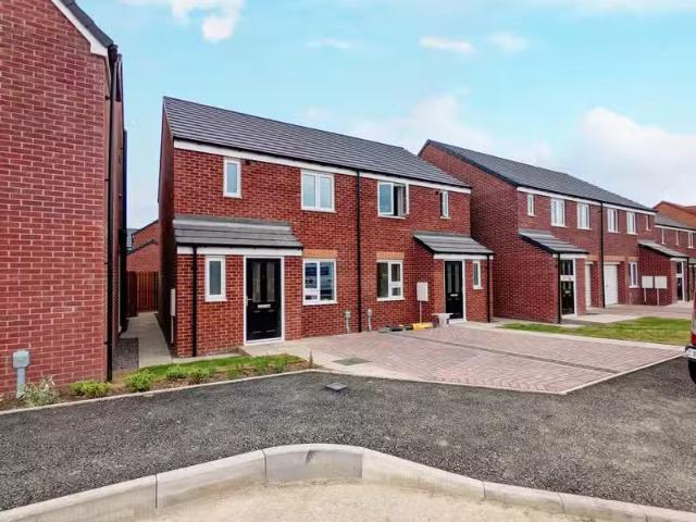 Rental! 2 BA 3 bedroom semi detached house for rent in Leamsid.