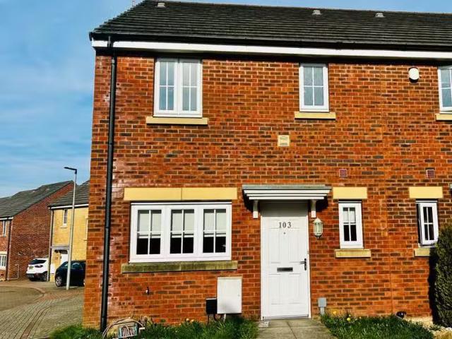 New 2 BA 3 bedroom semi detached house for rent in Lonydd Glas.