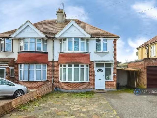 Rental! 2 BA 3 bedroom semi detached house for rent in Pinner.