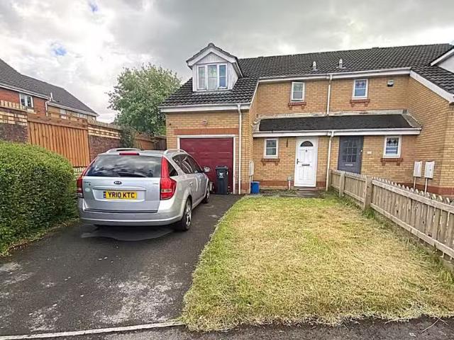 New 2 BA 3 bedroom semi detached house for rent in Ramsons Way.