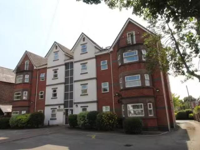 Unique 2 BA 3 bedroom penthouse for rent in Allerton Road, Mos.