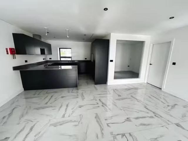 Unique 2 BA 3 bedroom penthouse for rent in Sandgate Esplanade.
