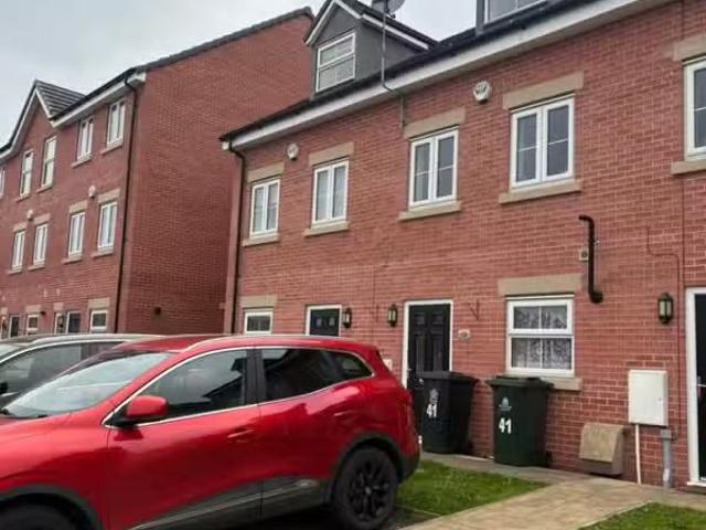 New 2 BA 3 bedroom town house for rent in Harper Rise, Denaby.