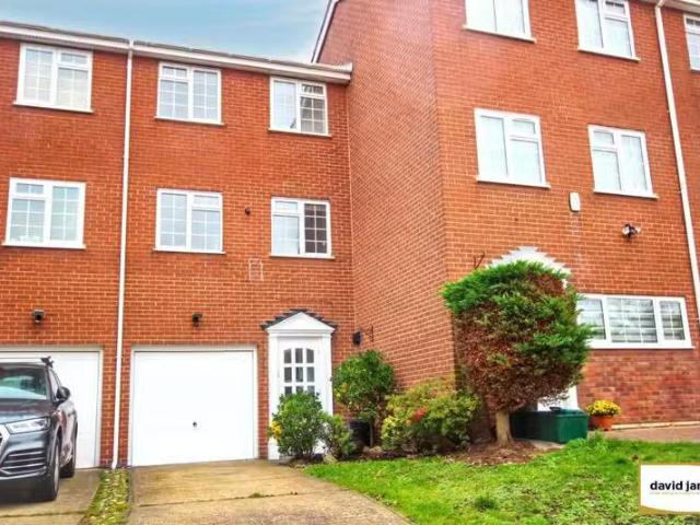 For Rent! 2 BA 3 bedroom terraced house for rent in Hawkshead.