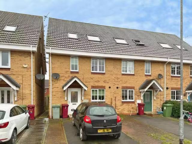 Unique 2 BA 3 bedroom terraced house for rent in Mallard Way.