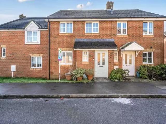 New 2 BA 3 bedroom terraced house for rent in Storey Crescent.