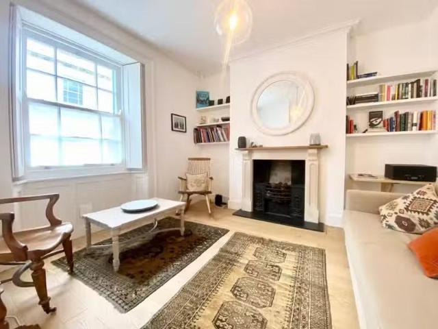 Rental! 2 BA 3 bedroom terraced house for rent in Redland, Woo.