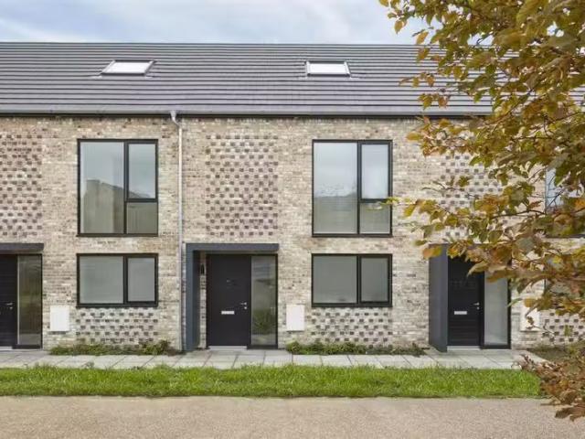 Unique 2 BA 3 bedroom terraced house for rent in Willow Terrac.