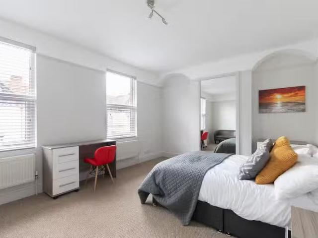 Just in! 2 BA Property for rent in Park End Road, Gloucester G.