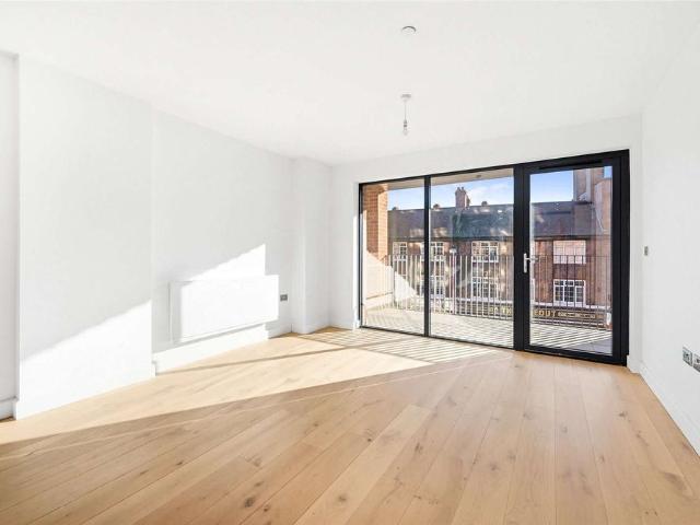 New 2 bed flat offered furnished or unfurnished in Nine Elms