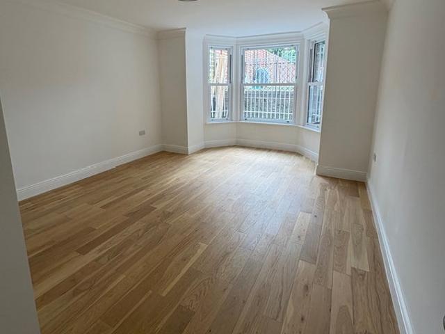 New 2 bed lower ground Flat Clapham SW4
