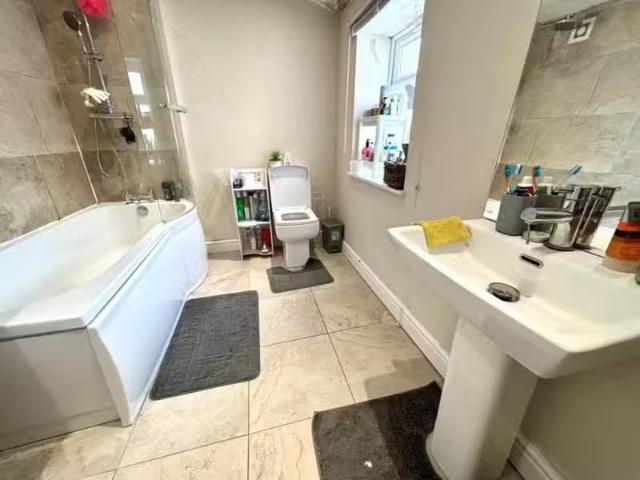 Rental! 2 bedroom maisonette for rent in Southmead Road, South.