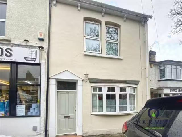 Unique 2 bedroom Mid Terrace House to rent, Grange Road, Ramsg.