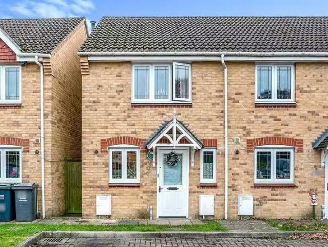 Cheap 2 bedroom Mid Terrace House to rent, Hobby Close, Waterl.