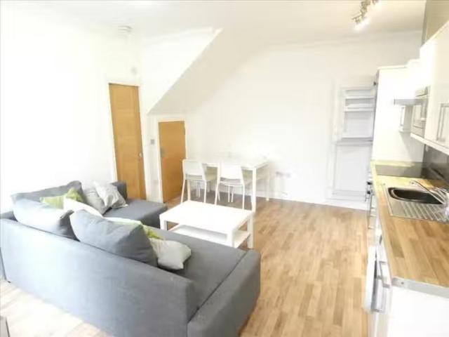 Cheap 2 bedroom apartment for rent in Wimborne Road, Winton, B.
