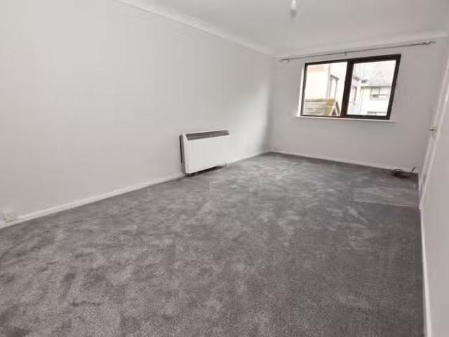 New 2 bedroom apartment for rent in Claremont Heights, Colches.