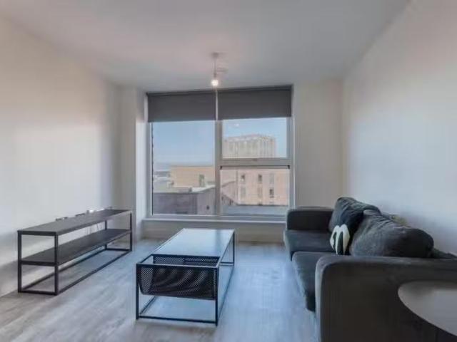 Nice 2 bedroom apartment for rent in Cliveland House, Clivelan.