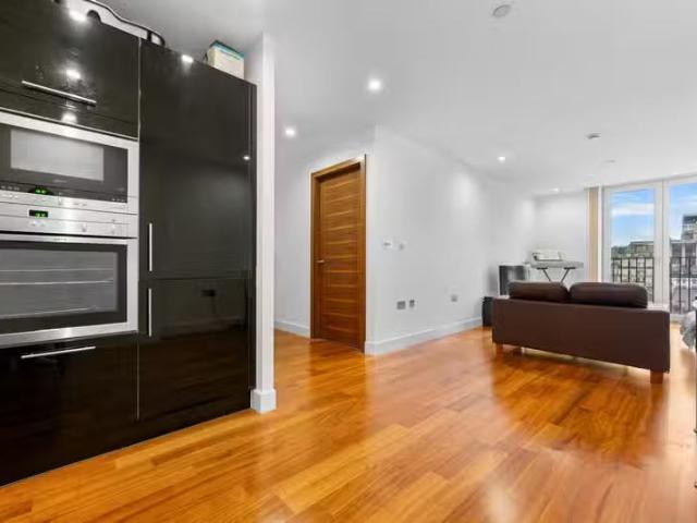 Nice 2 bedroom apartment for rent in Hayes Apartments, Cardiff.