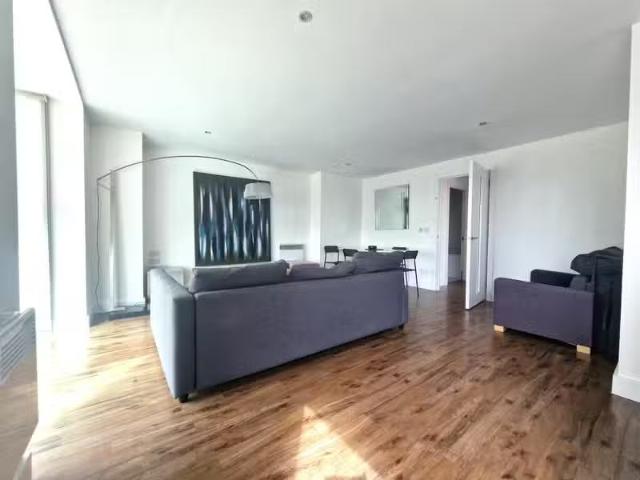 Deal! 2 bedroom apartment for rent in Navigation Street, BIRMI.