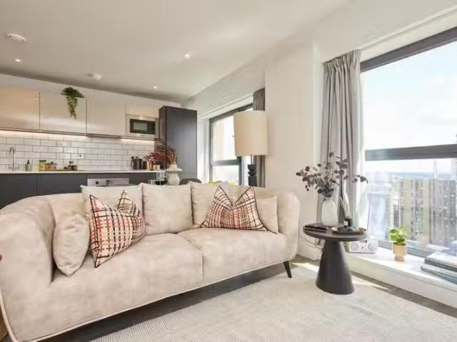 For Rent! 2 bedroom apartment for rent in Ryland Street, Birmi.