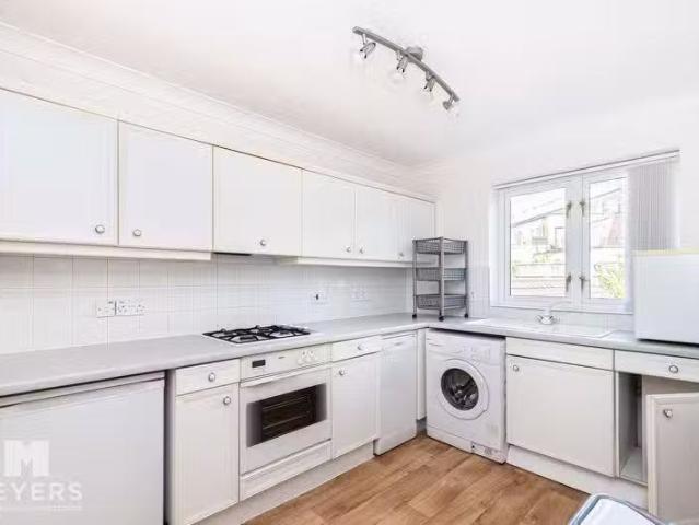 Just in! 2 bedroom apartment for rent in Sea Road, Bournemouth.