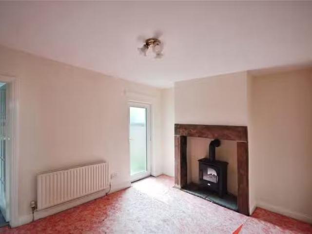 Unique 2 bedroom End Terrace House to rent, Cross Street, Work.