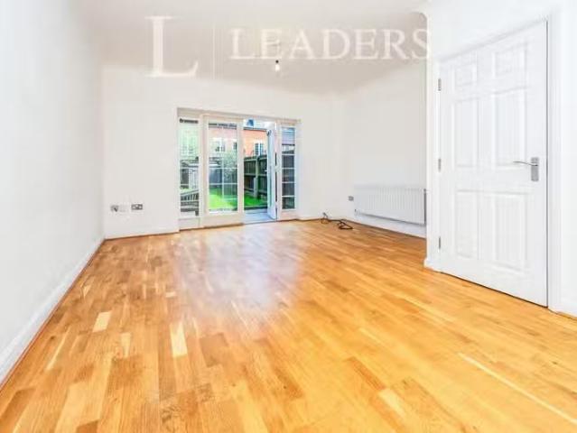 New 2 bedroom end of terrace house for rent in Beningfield Dri.