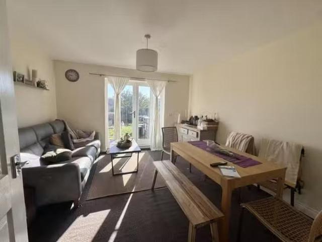 Charming 2 bedroom end of terrace house for rent in Rowberrie.