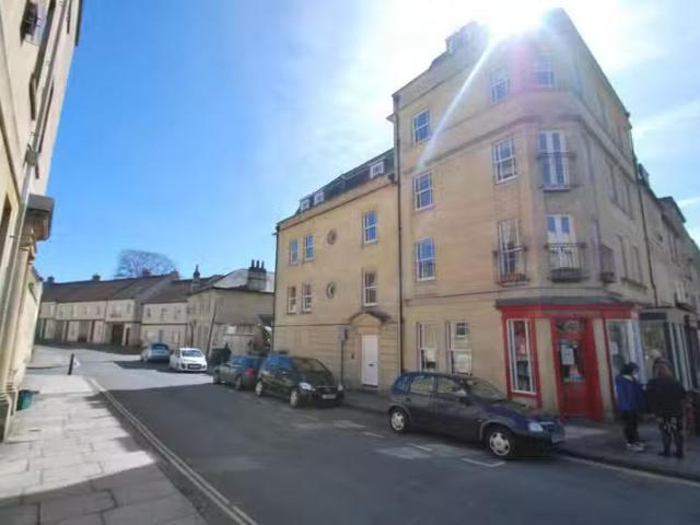 Just in! 2 bedroom flat for rent in Catharine Place, BATH, BA1