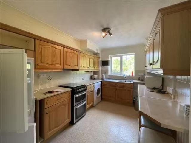 Nice 2 bedroom flat for rent in Branksome Wood Road Bournemout.